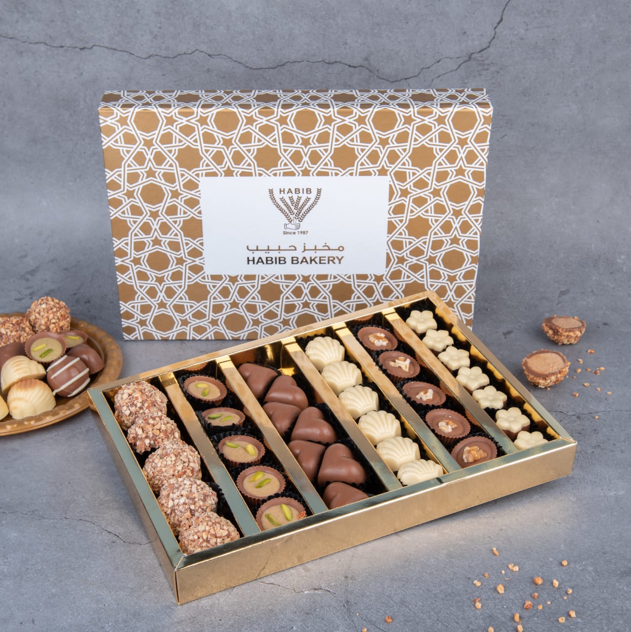 Luxury Chocolate Gift Box L – Habib Bakery
