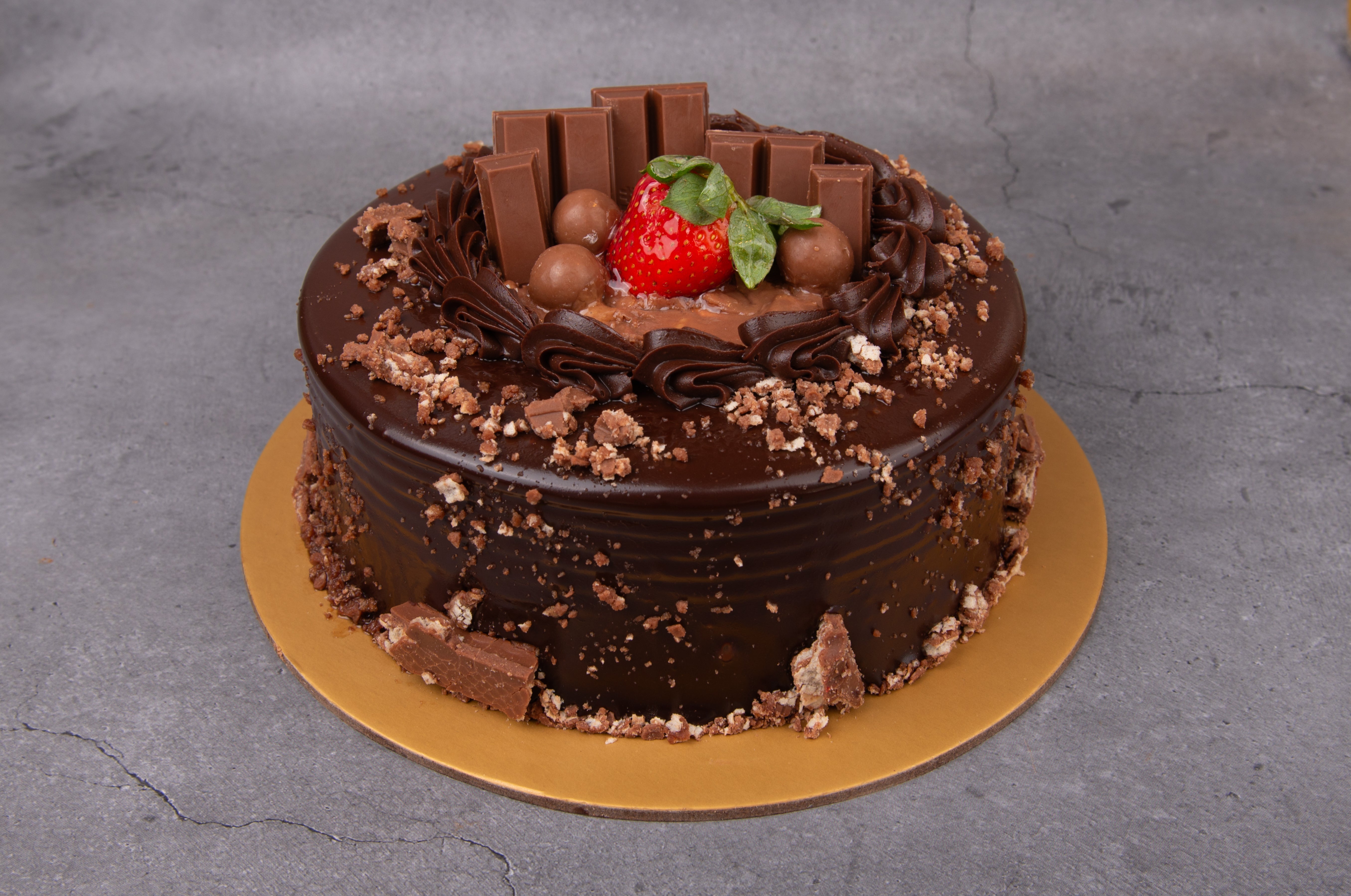 Kit Kat Cake - 1kg – Habib Bakery